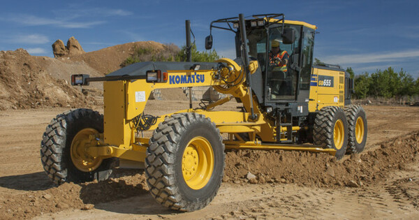 Komatsu introduces GD655-6 motor grader
