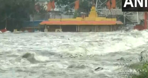 Hyderabad: Following heavy rainfall, Himayat Sagar gates opened, Musi ...