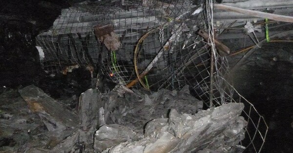 Rib collapse endangers coal mine workers