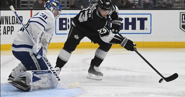 Kings extend win streak, top Maple Leafs in shootout