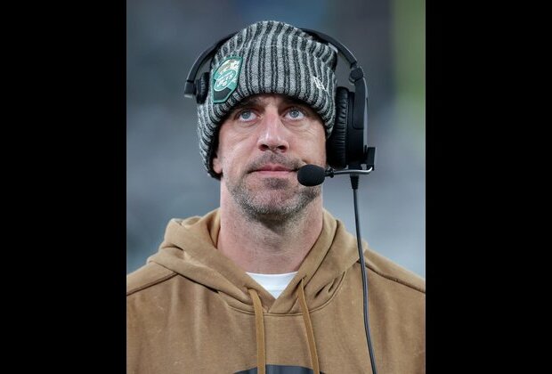 Jets QB Aaron Rodgers running on treadmill, encouraged by rehab