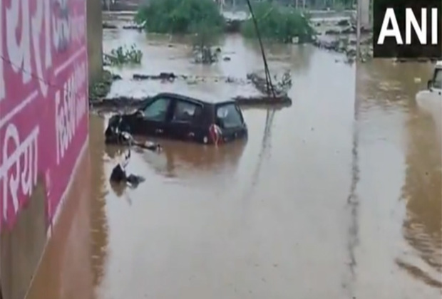 Heavy rainfall triggers severe waterlogging in MP's Sheopur; vehicles submerged, locals affected