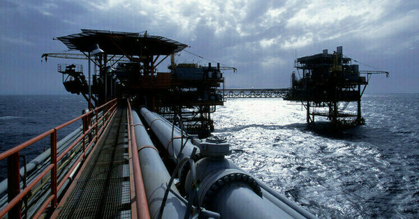 Drilling rig capsizes in Gulf of Suez Cairo