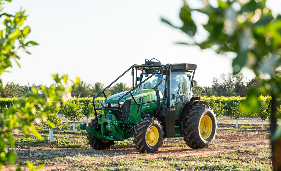 John Deere unveils new 5ML and semi-autonomous sprayer