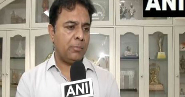 Telangana NRIs give grand welcome to K.T. Rama Rao in London