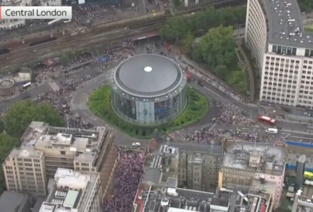 Thousands flood London streets in Unite the Kingdom march