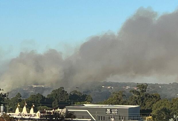 Woodvale fire- Water bombers fighting bushfire burning in Yellagonga ...