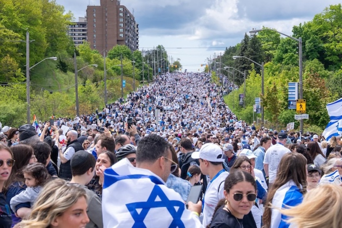 Tens of thousands march in support of Israel in Toronto
