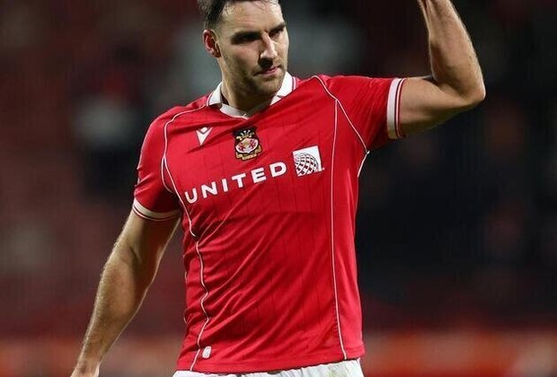 Wrexham re-signs M Matty James