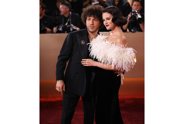 Selena Gomez, Benny Blanco make a picture-perfect pair at 2026 Golden ...