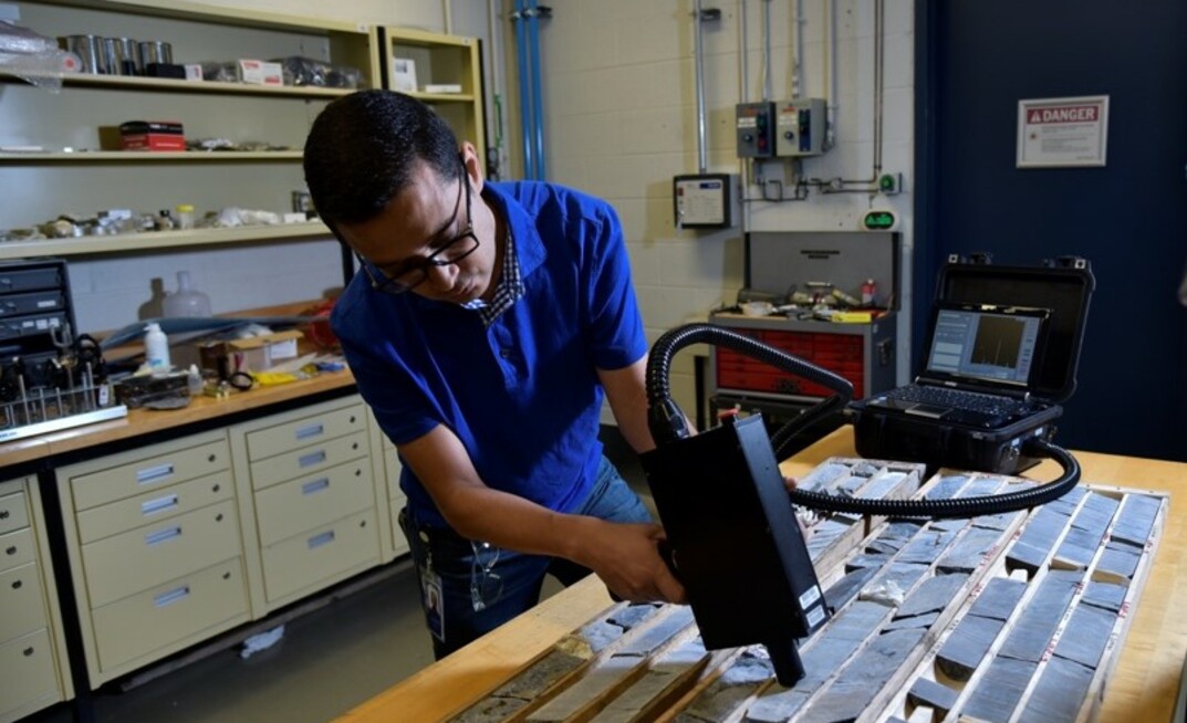 CRC ORE and NRC Canada team up on LIBS instrument