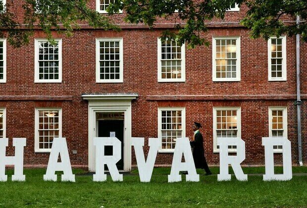 Drag queen professor to teach queer ethnography at Harvard