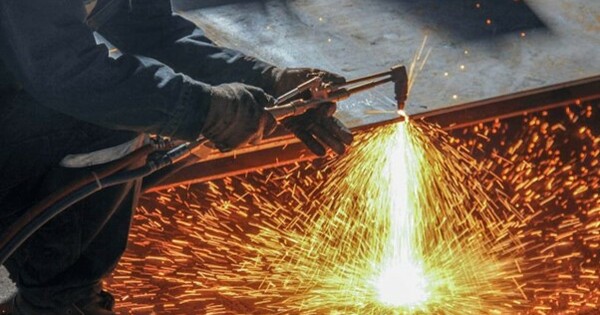 Oxy-cutter spotter spots hot spot