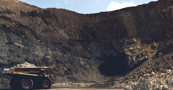 Anglo sticks with Thiess at Dawson