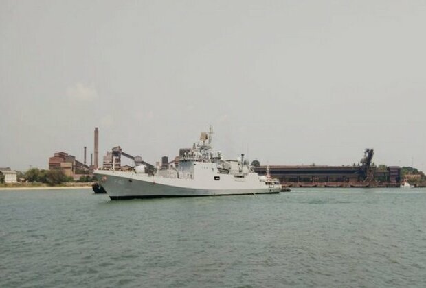 INS Talwar arrives with Oxygen from Bahrain