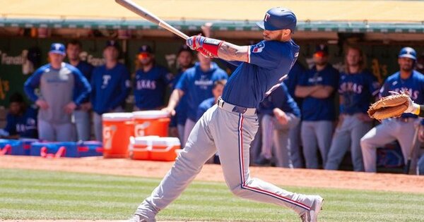 Rangers score 10 in second to roll past A's