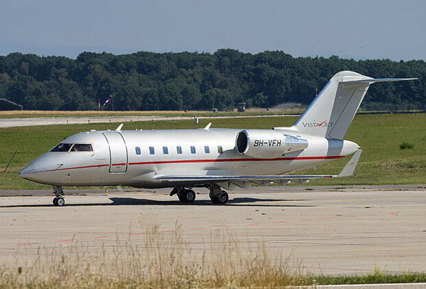 Business jet crashes during takeoff in Maine, killing all 6 aboard