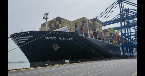 China's Dalian launches new container shipping route to Europe