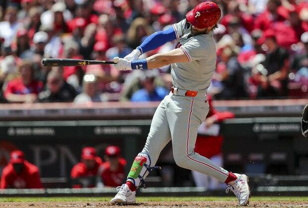 Bryce Harper's blast helps Phillies take down Reds