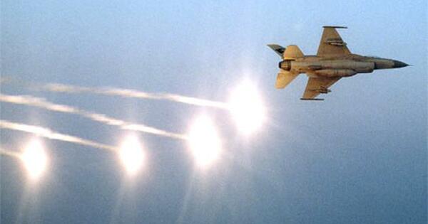 Japanese warplanes fire flares at intruding Russian spy plane