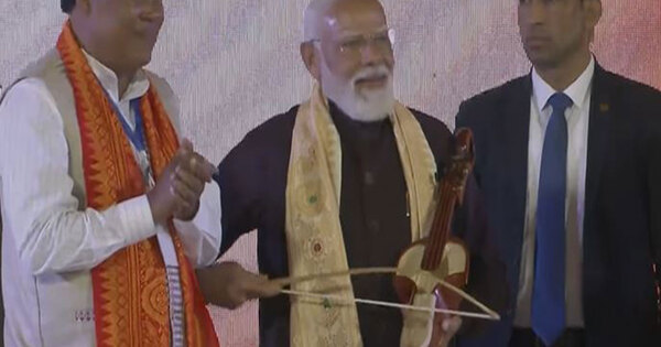 Assam: PM Modi attends 'Bagurumba Dwhou 2026', tries his hand at ...