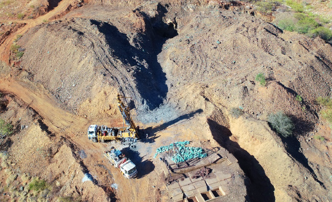 Hammer rings in new copper-gold discovery