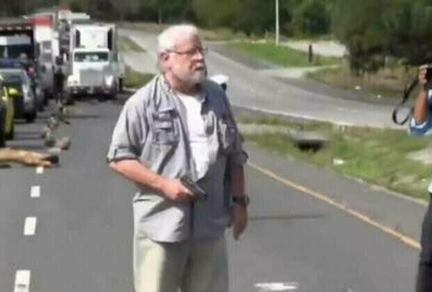Driver shoots road-blocking climate activists dead (DISTURBING VIDEO)