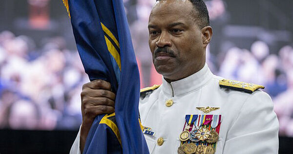 Top US admiral quits as tensions rise in Latin America