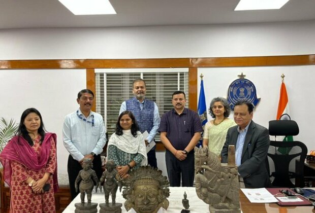 Karnataka: Customs Dept hands over seized antiques to Archaeological ...