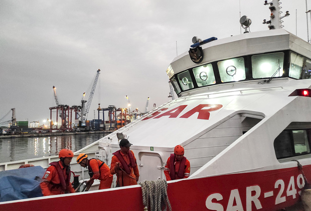 (SpotNews)INDONESIA-FERRY SANK-SEARCH OPERATION
