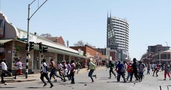 Zimbabwe police arrest 107 over anti-Mnangagwa protests - Bulawayo24 News