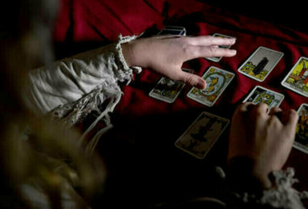 Russian MP 'declares war' on 'esoteric' services