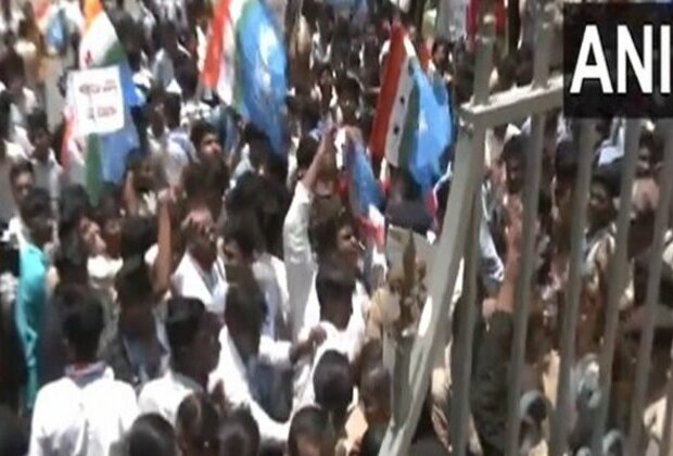 Neha Hiremath murder case: NSUI workers protest outside college campus ...
