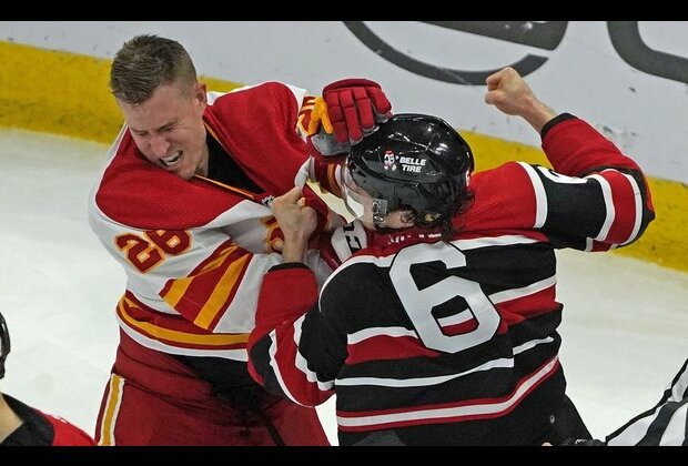Flames look to avoid letdown vs. West-worst Blackhawks