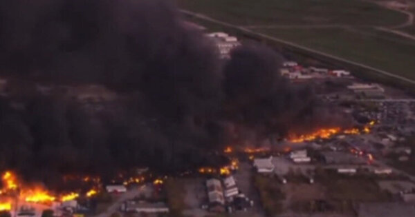 US plane crash causes multiple 'injuries'(VIDEOS)