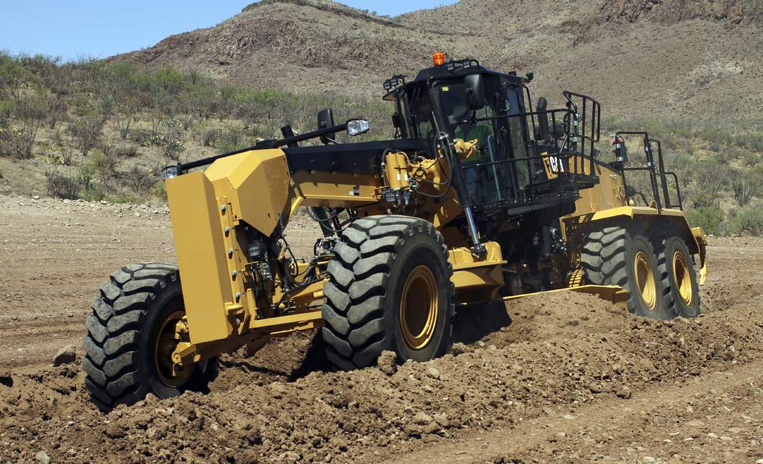 Cat expands M grader series