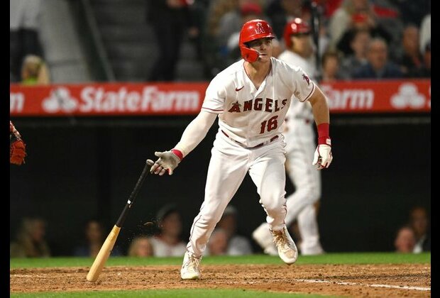 Mickey Moniak's key hit guides Angels over Cubs