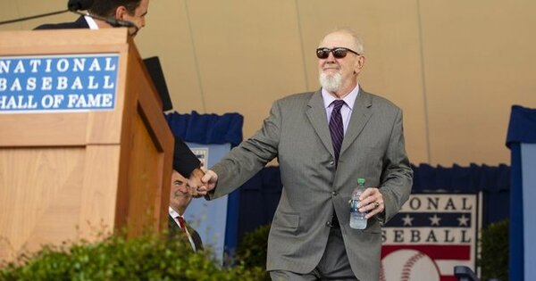 Hall of Fame pitcher Bruce Sutter dies
