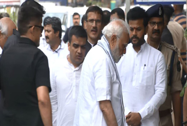 AI-171 plane crash: PM Modi meets with injured admitted at Ahmedabad ...