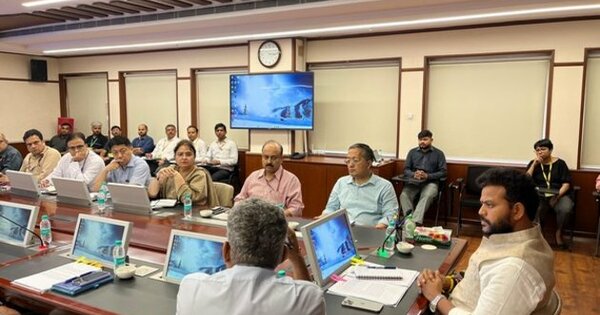 Govt issues advisory to airlines not to raise air fares amid Delhi ...