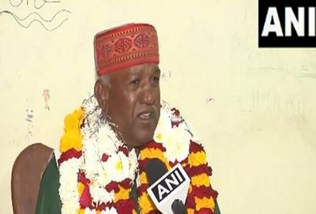 Madhya Pradesh: Folk Singer Bheru Singh Chauhan gets emotional after ...