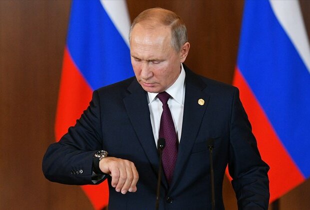 Why does Putin wear his watch on his right wrist