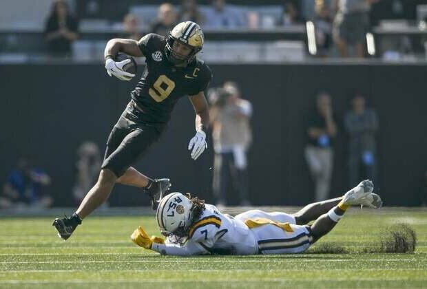 Diego Pavia does it again as No. 17 Vanderbilt beats No. 10 LSU