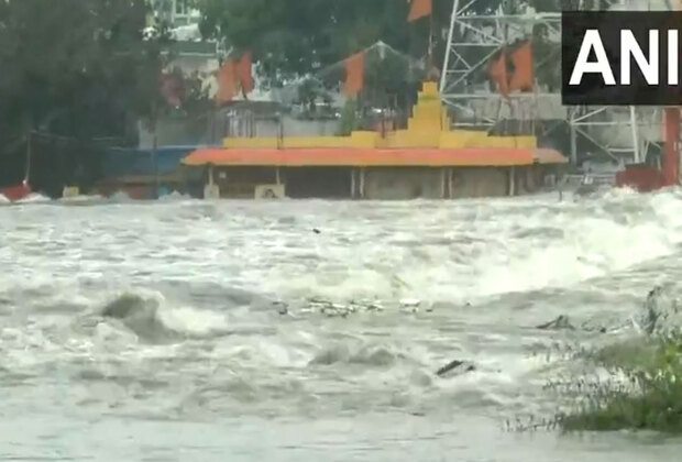 Hyderabad: Following heavy rainfall, Himayat Sagar gates opened, Musi ...
