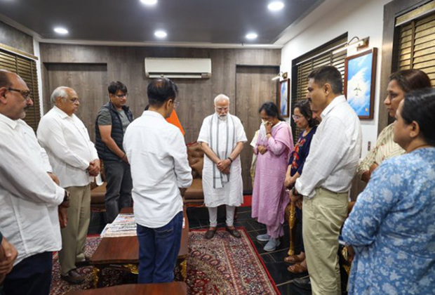 "We worked shoulder to shoulder" PM Modi meets family of ex- Gujarat CM ...