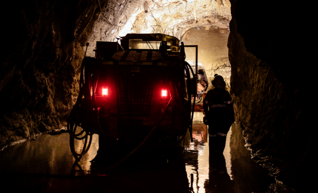 Red 5 reduces full-year guidance