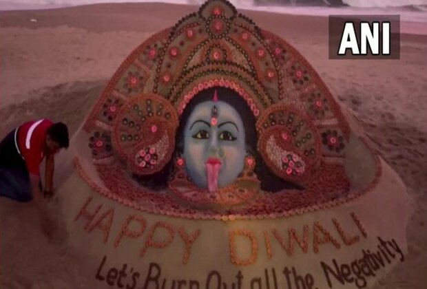 Odisha: Sudarsan Pattnaik creates Goddess Kali's sand art with ...
