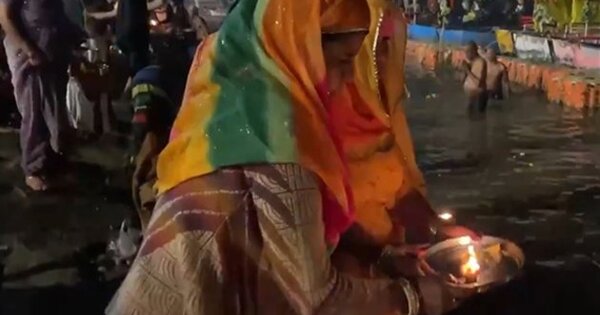 Devotees arrive at Ram Janmabhoomi Temple Kashi Vishwanath on the ...