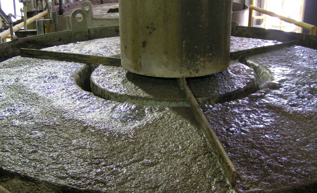 Biomining platform to reduce chemical use