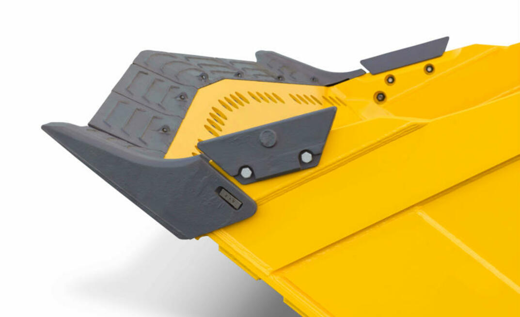 Tougher steel strengthens Scooptram bucket